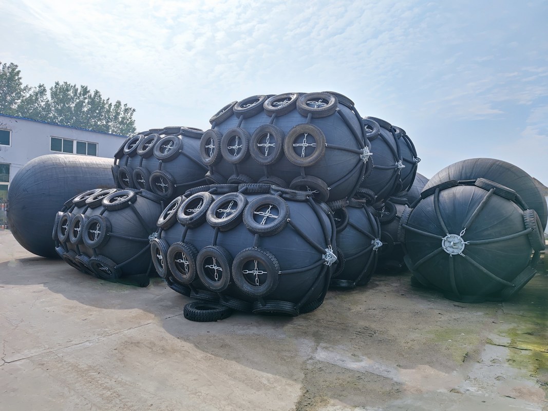 para-choque de 50Kpa 80Kpa Marine Yokohama Pneumatic Type Rubber para entrar o barco